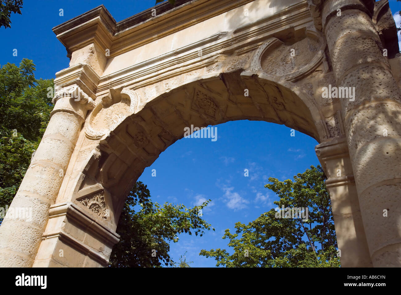 Archway Paris Park Monceau Stock Photo - Alamy