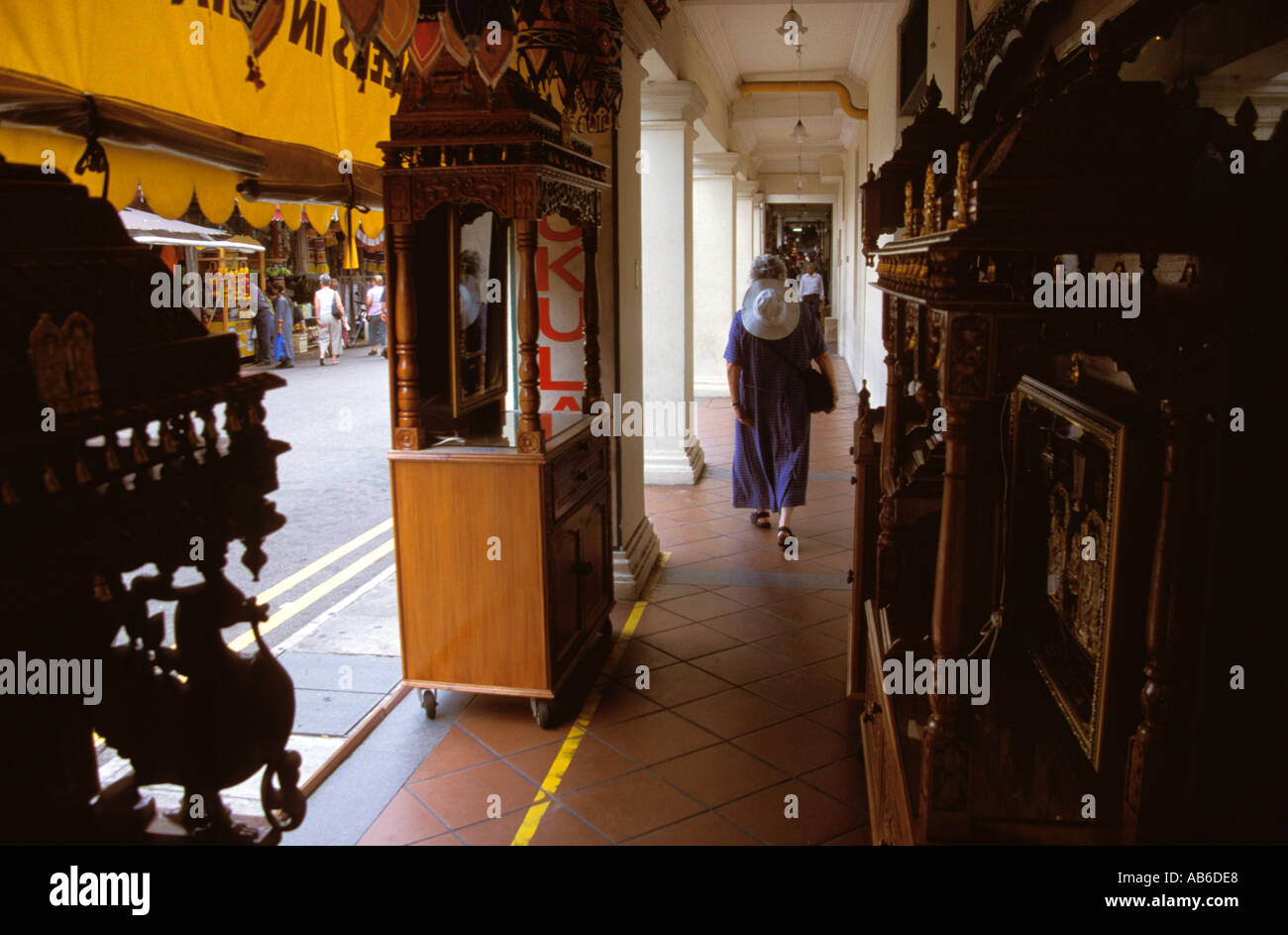 Singapore Little India Shopping Arcade Stock Photo - Alamy