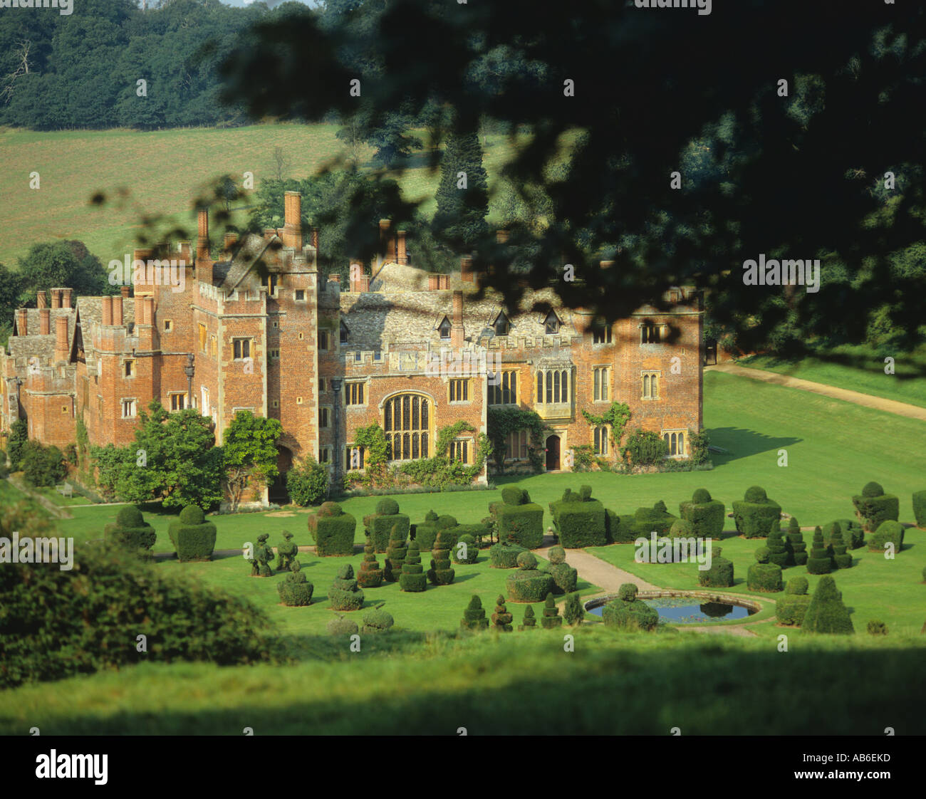 Tudor house hi-res stock photography and images - Alamy