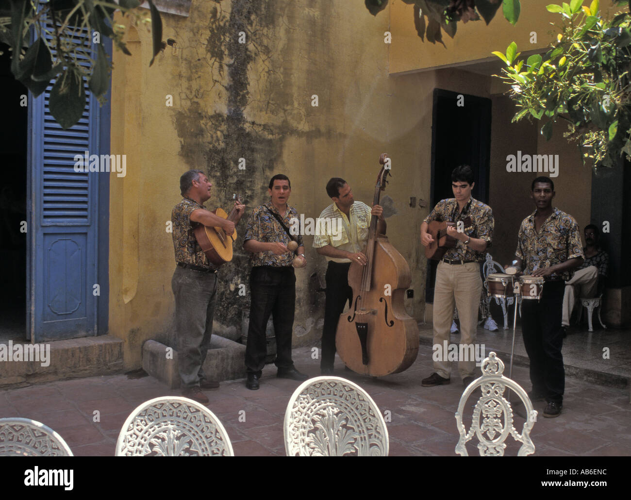 Cuban musicians playing in a courtyard in Trinidad Stock Photo - Alamy