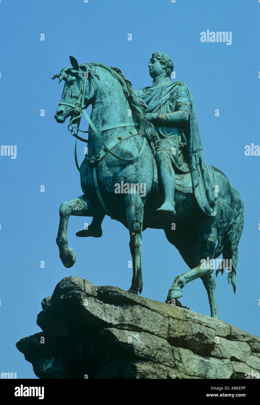 Statue of King George III on his horse looks down The Avenue from the ...