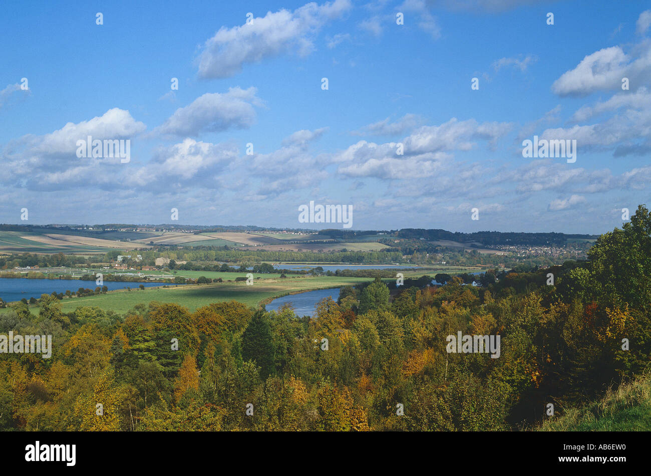 Thames valley river hi-res stock photography and images - Alamy