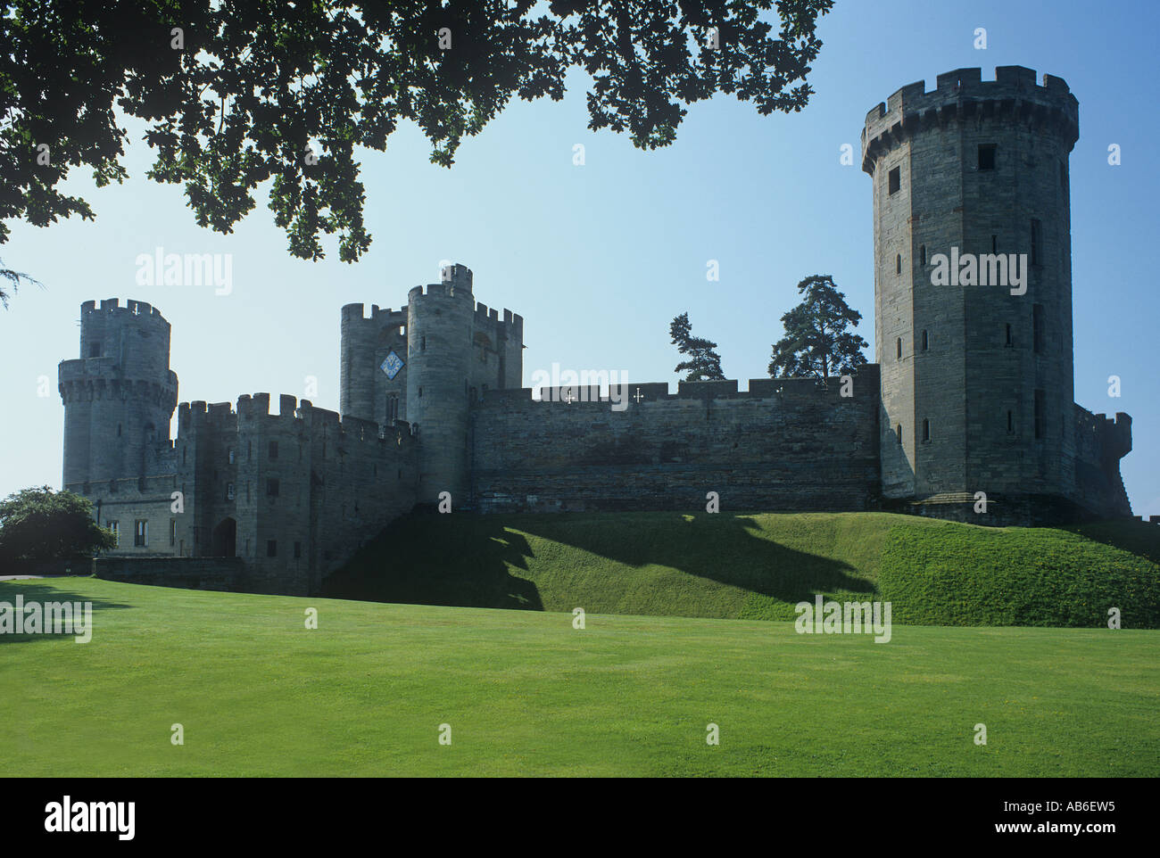 Warwick Castle The central ramparts tower and keep are in superb ...