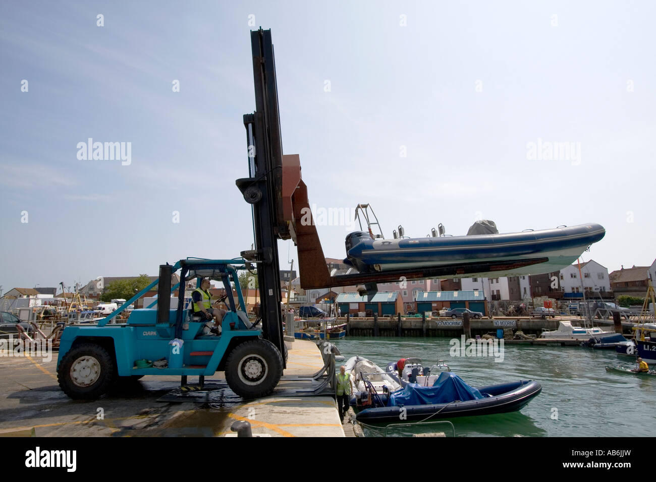 Boats lift hi-res stock photography and images - Alamy