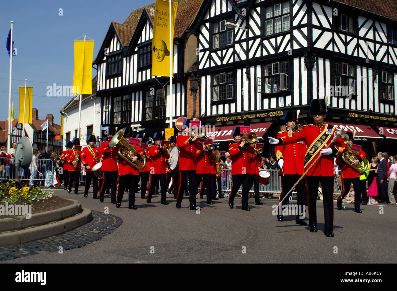 Military band in bearskin hi-res stock photography and images - Alamy