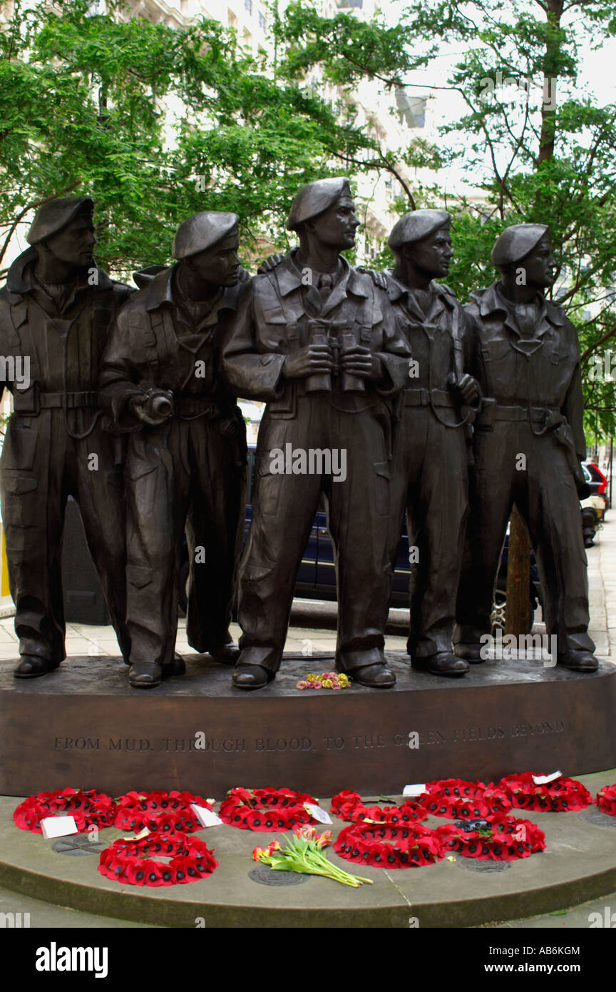 Tank regiment statue hi-res stock photography and images - Alamy
