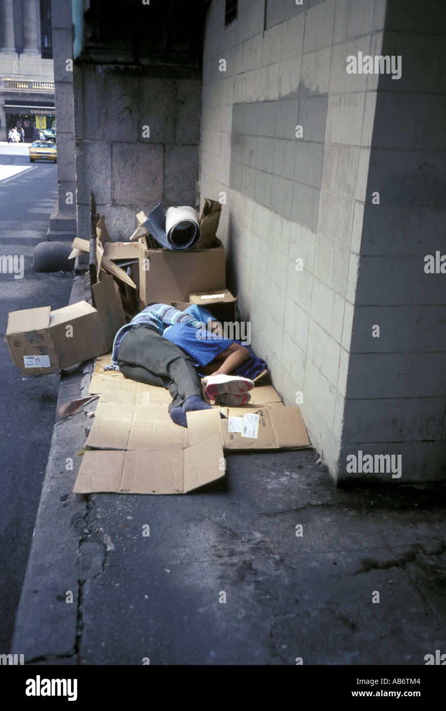 Homeless couple sleeping in New York City Stock Photo - Alamy