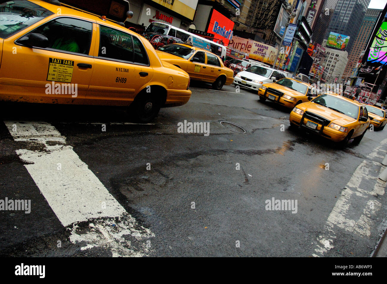 Yellow cabs on road hi-res stock photography and images - Alamy
