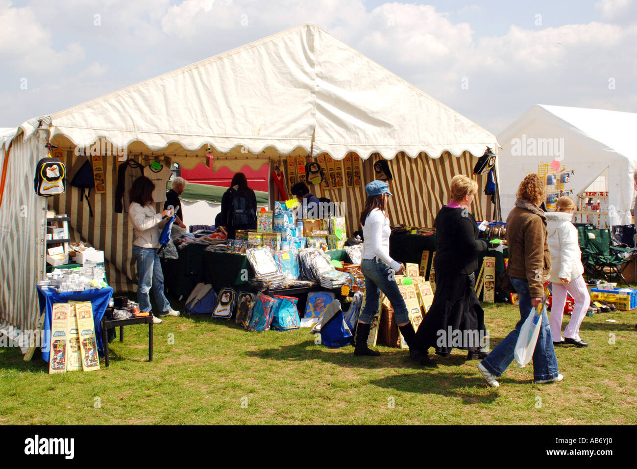 Flea market stall Stock Photo - Alamy