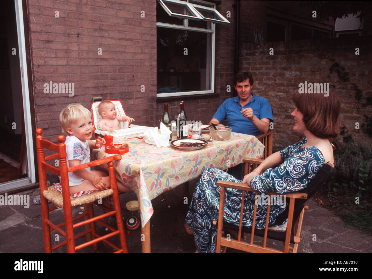 Nuclear family eating meal in hi-res stock photography and images - Alamy