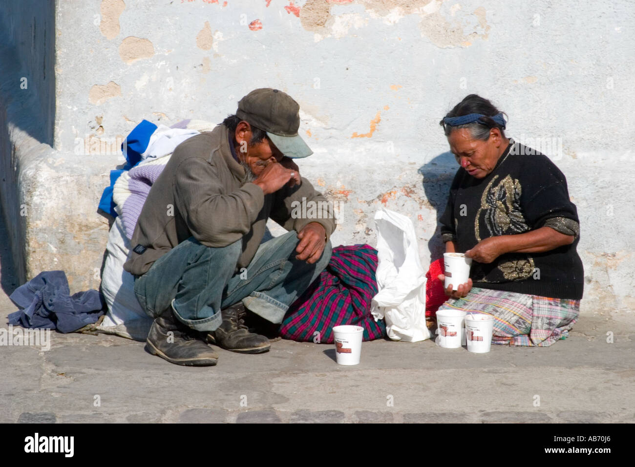 Poor couple eat lunch Antigua Guatemala Stock Photo - Alamy