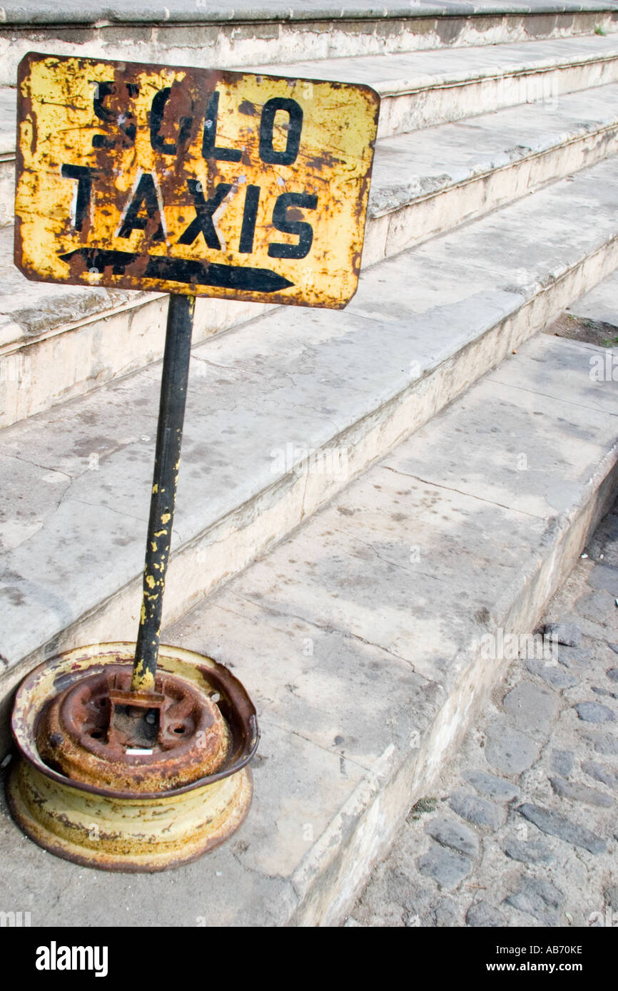 Solo taxis hi-res stock photography and images - Alamy