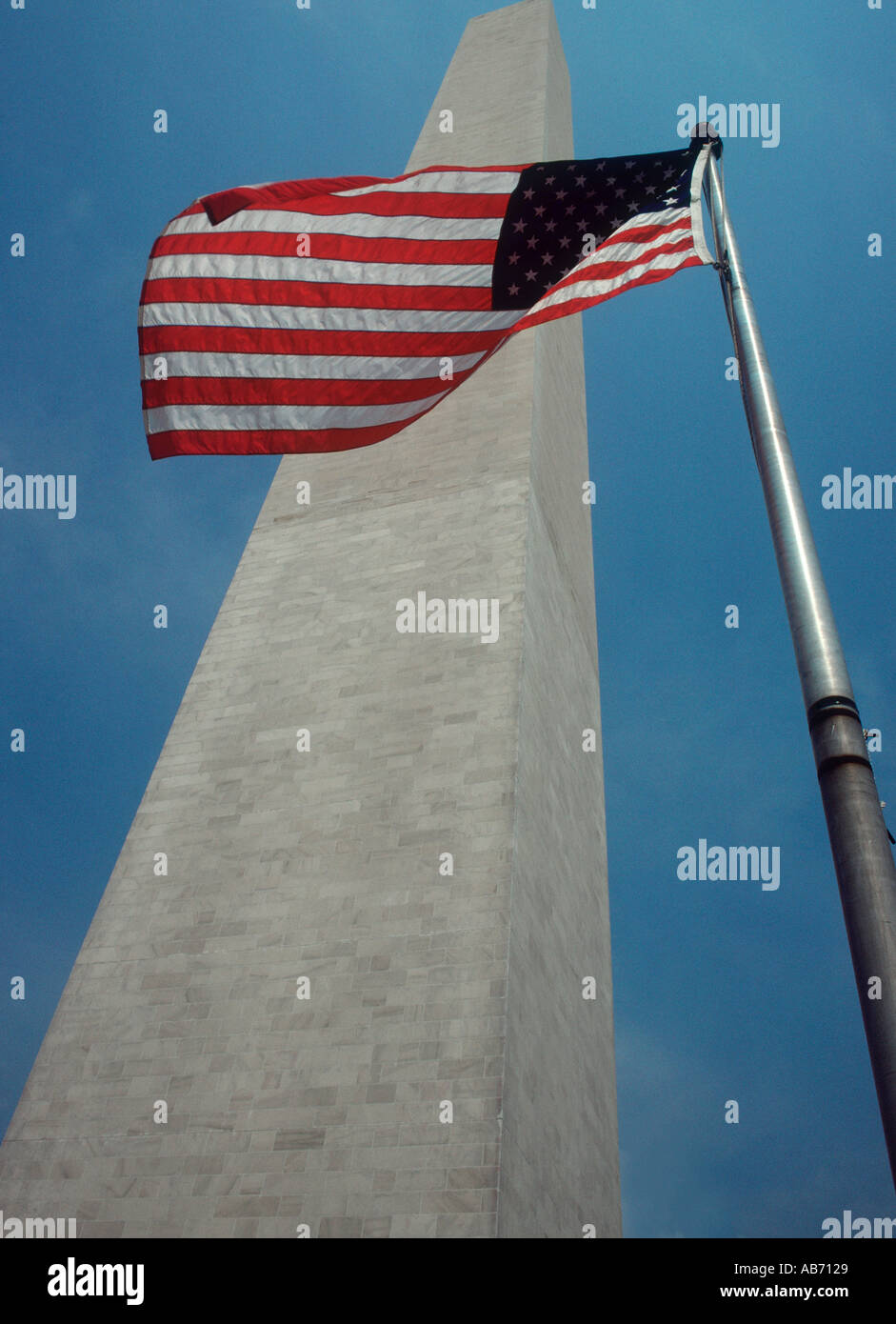 GEORGE WASHINGTON MONUMENT WITH STARS AND STRIPES FLAG WASHINGTON DC ...
