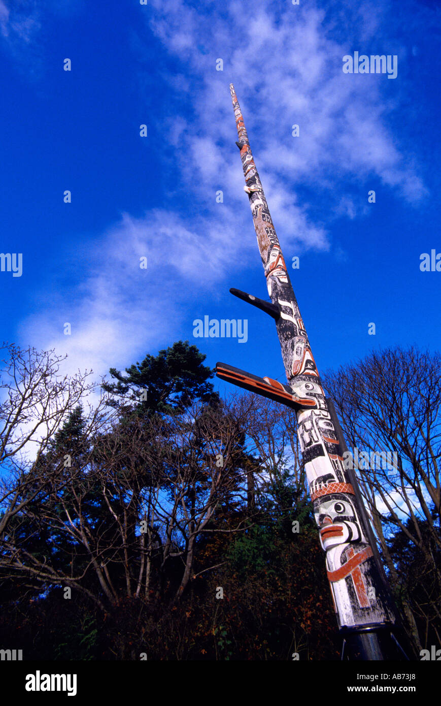 World's tallest totem pole hi-res stock photography and images - Alamy
