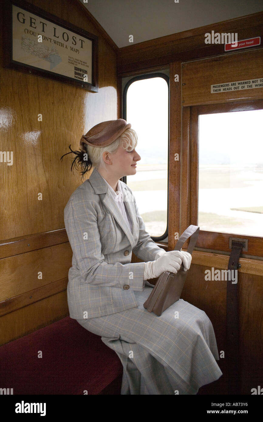 1940s train station hi-res stock photography and images - Alamy