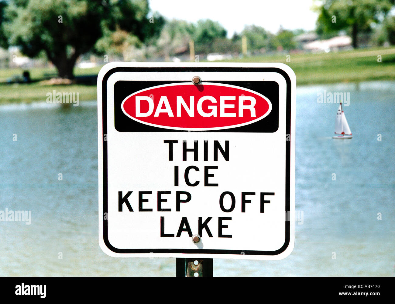Danger keep off the ice hi-res stock photography and images - Alamy