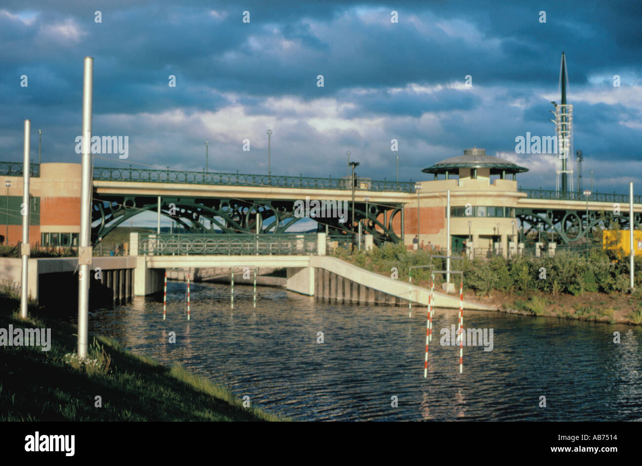 Reinforced concrete and brick cladding hi-res stock photography and ...