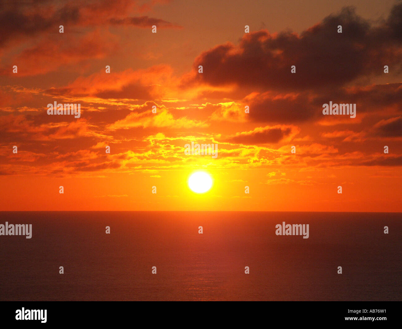 Tropical sunset sky pink costa rica hi-res stock photography and images ...