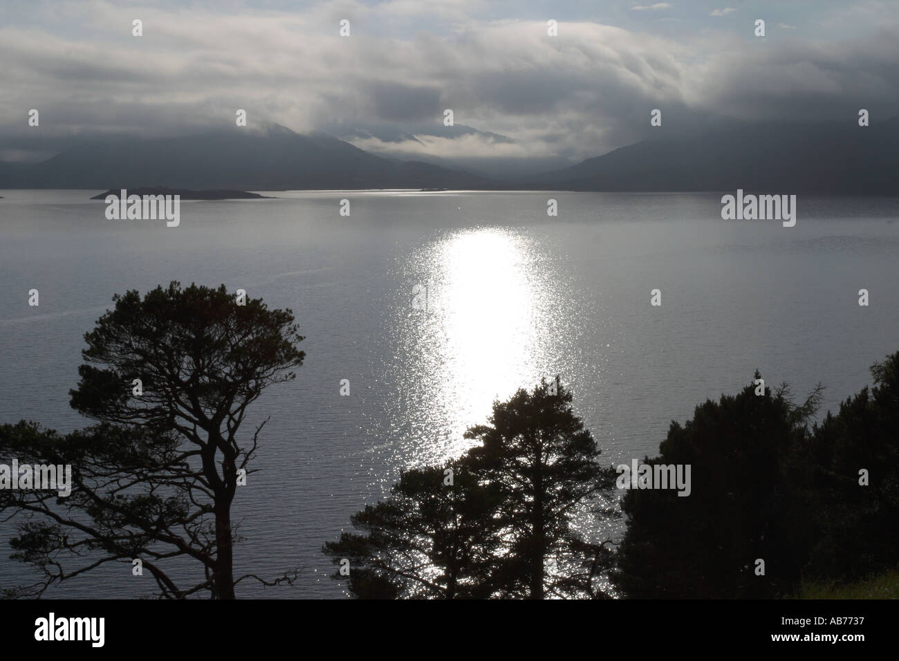 Sunlight glinting water hi-res stock photography and images - Alamy