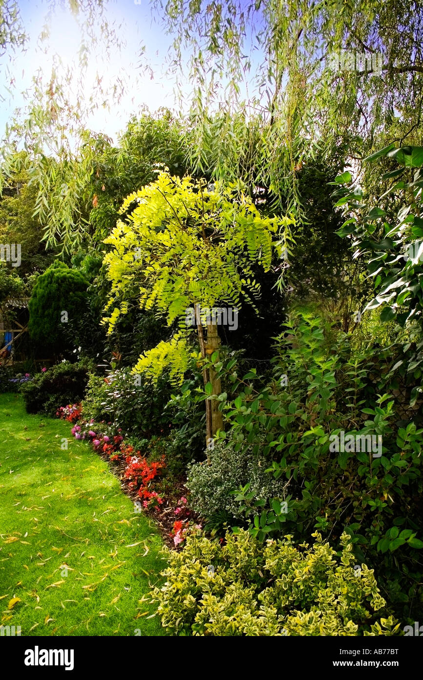 Typical uk garden hi-res stock photography and images - Alamy