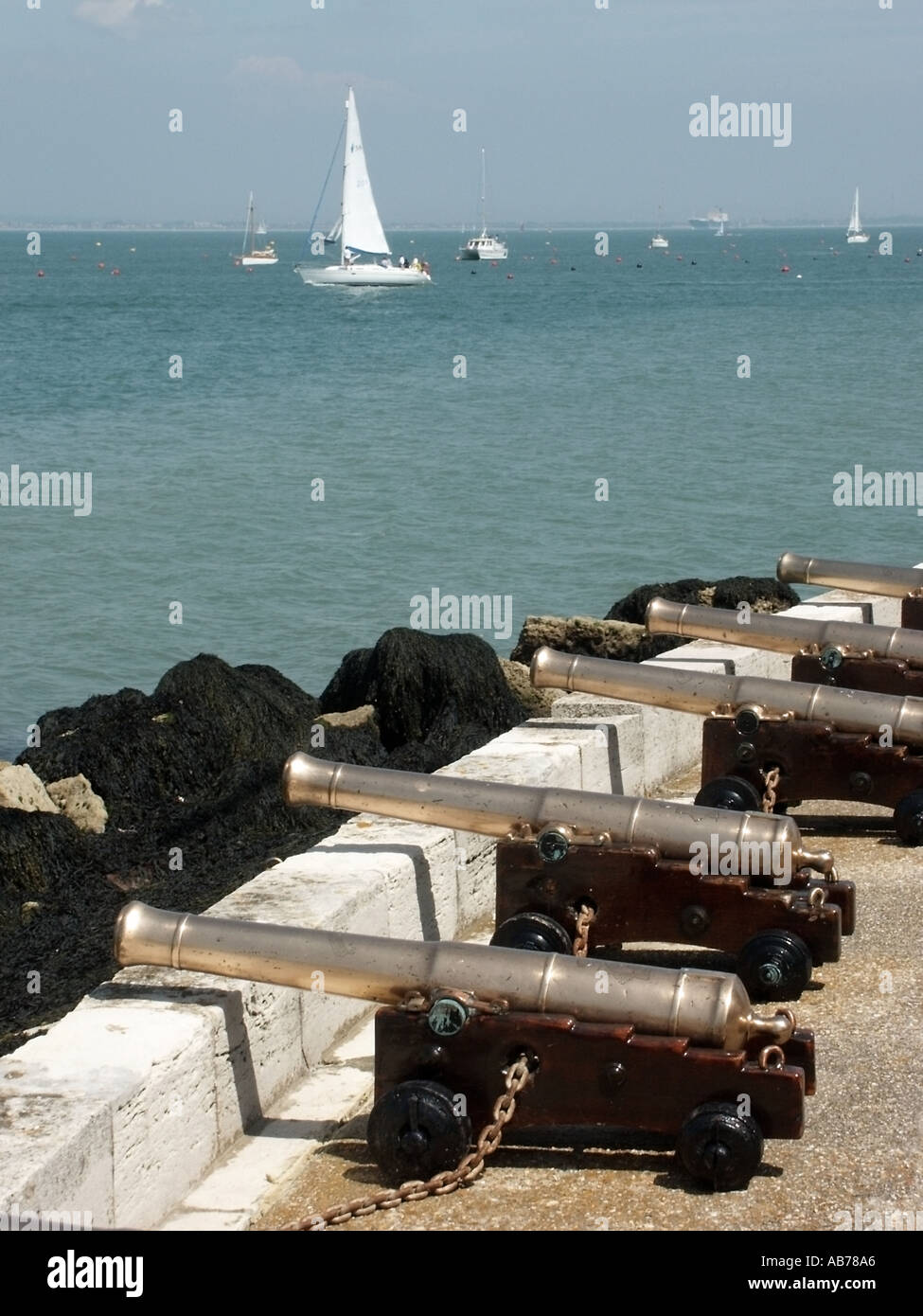 Line of cannons hi-res stock photography and images - Alamy