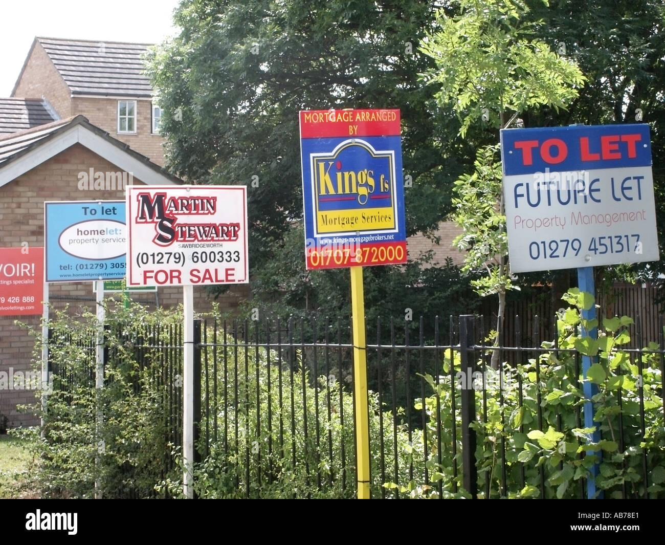 Let sign outside commercial property hi-res stock photography and ...