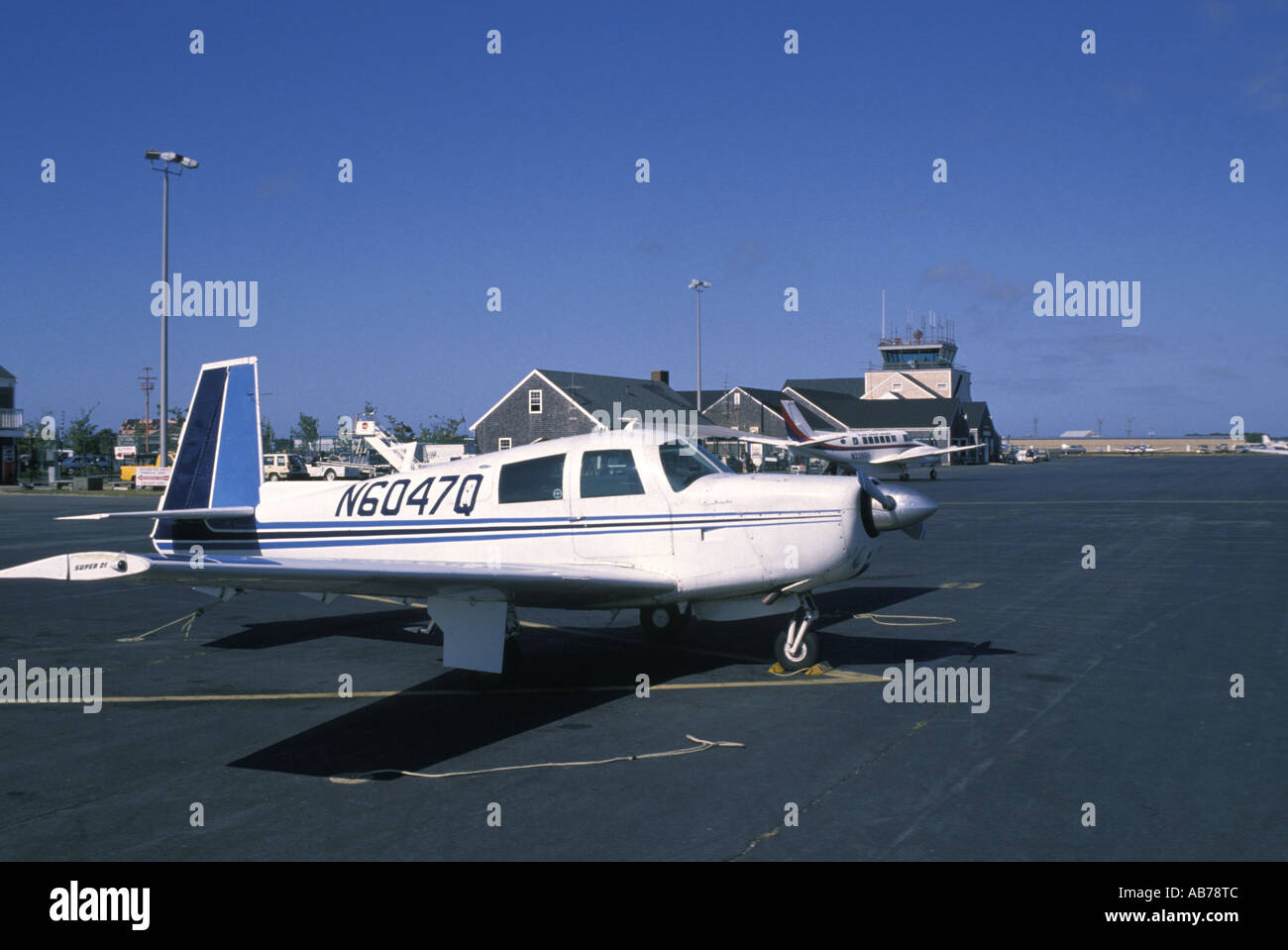 Airplane general aviation hi-res stock photography and images - Alamy