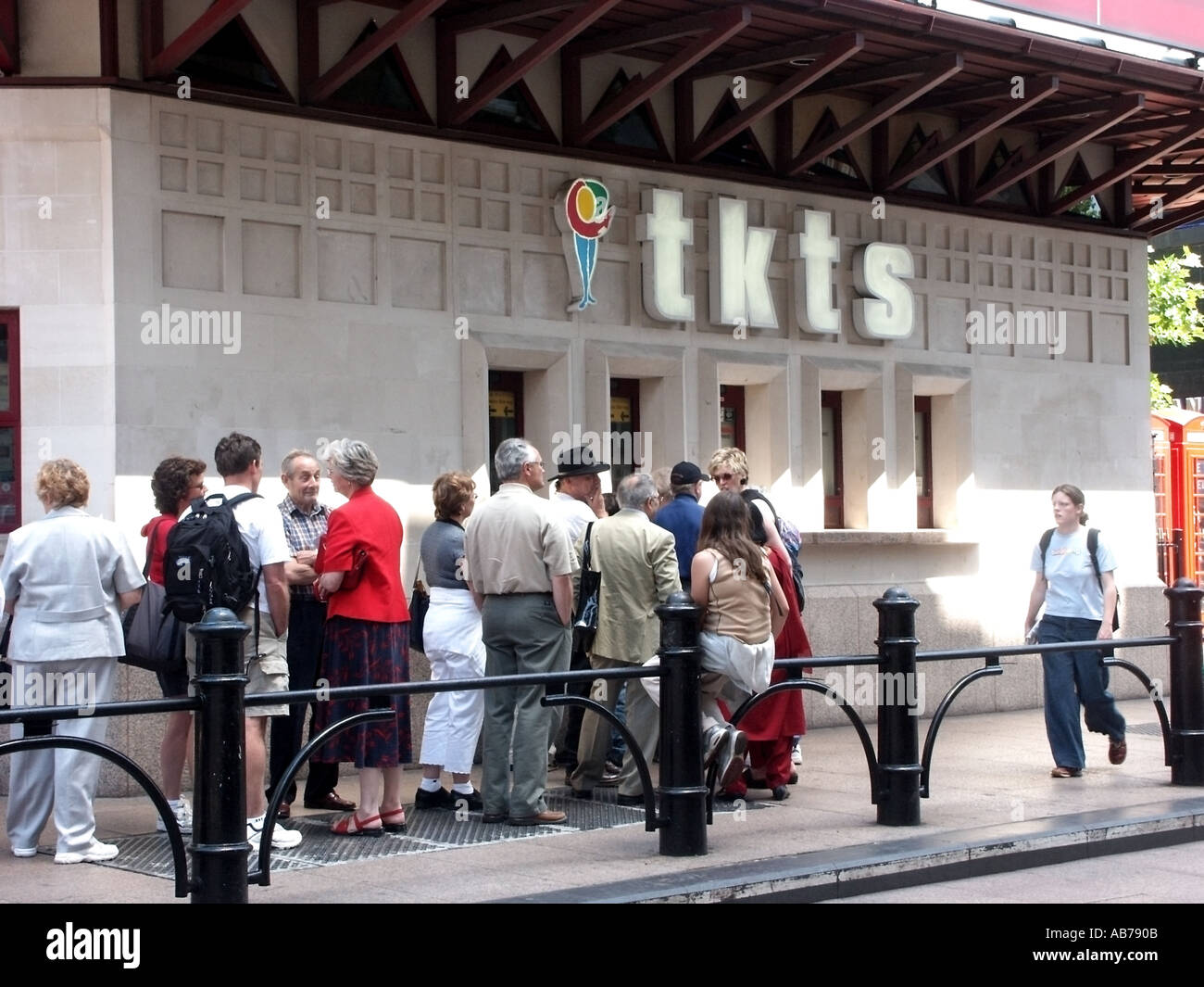 Queue people waiting buy theatre hi-res stock photography and images ...