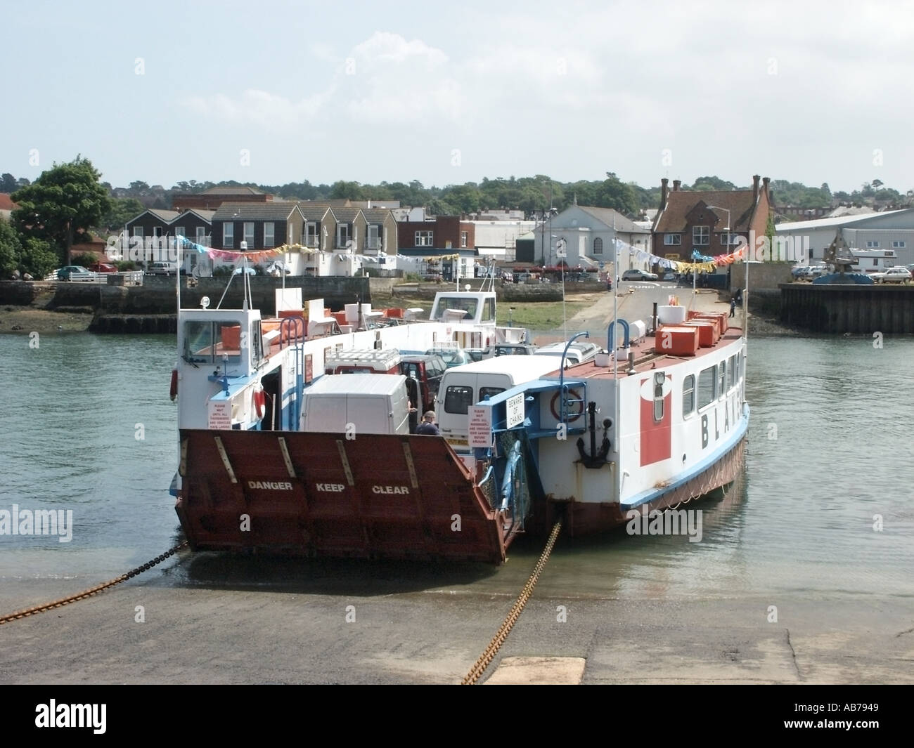 East and West Cowes Isle of Wight IOW chain ferry loaded and about to ...