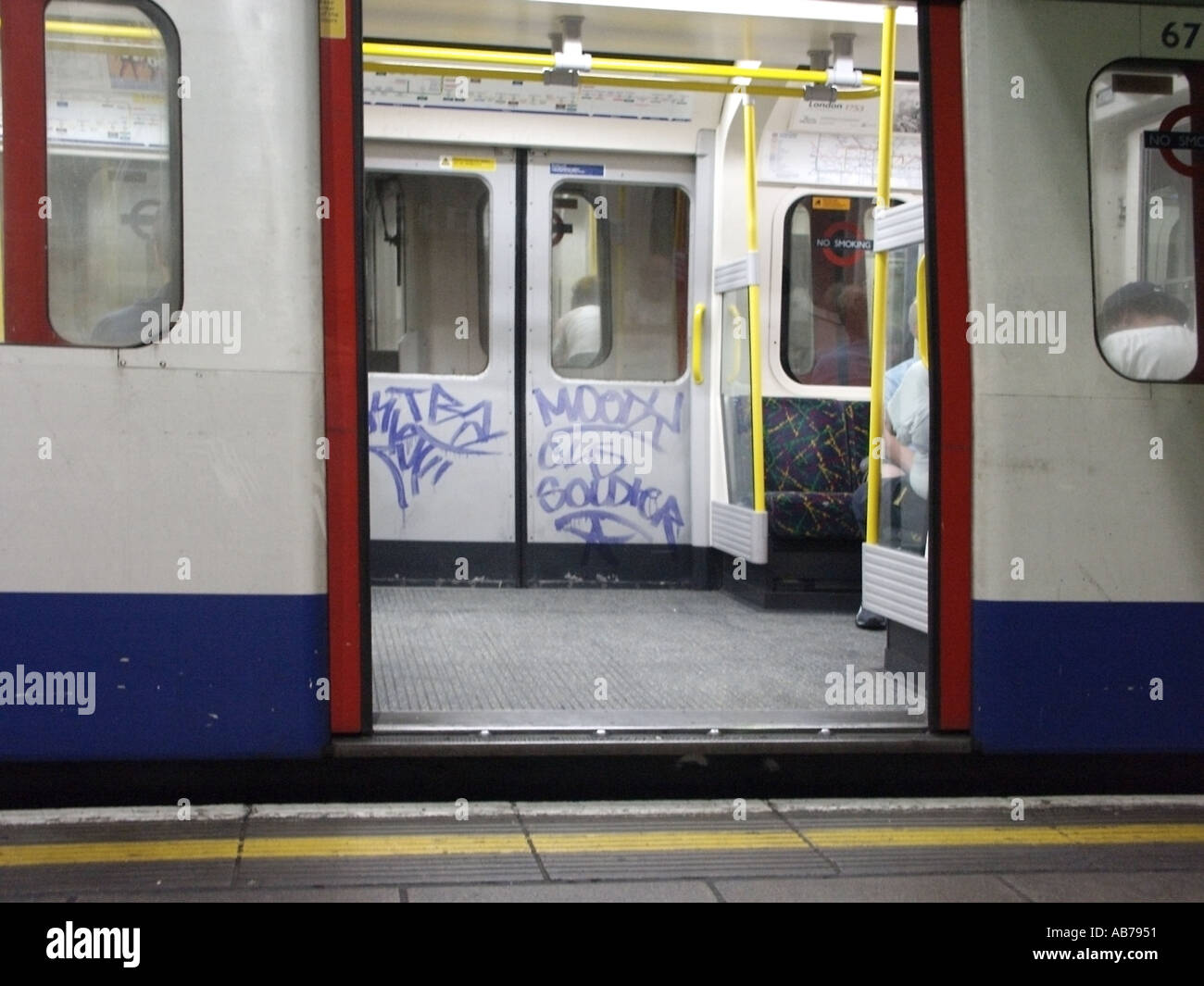 London Underground Transport for London circle line train with doors ...