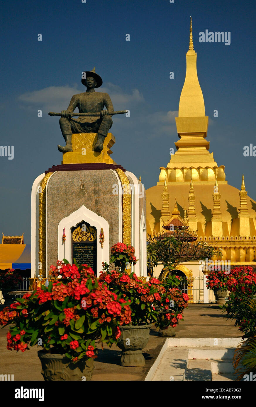 Old king of laos statue hi-res stock photography and images - Alamy