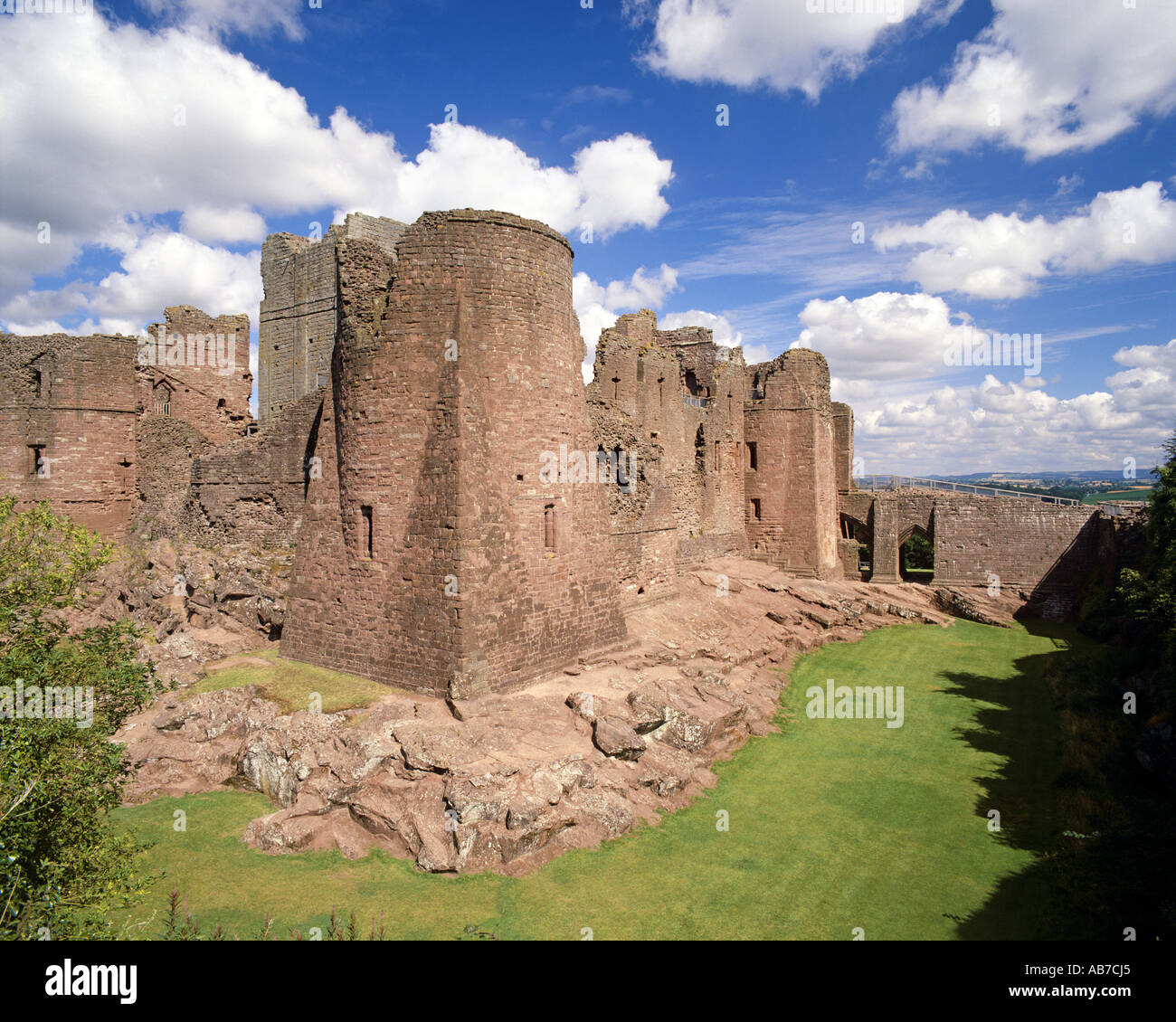GB - HEREFORDSHIRE: Goodrich Castle Stock Photo - Alamy