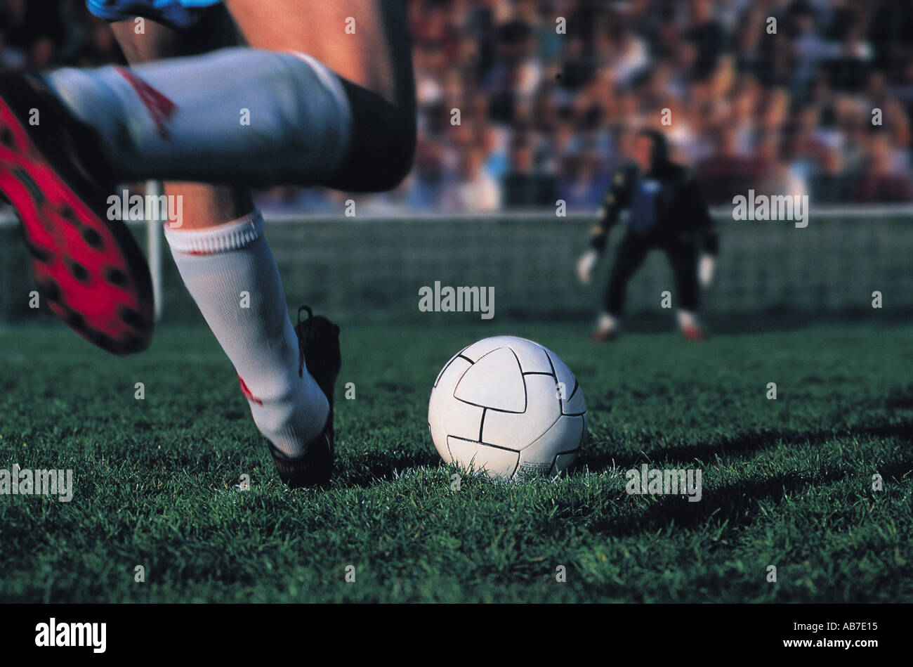 Football stadium crowd low angle hi-res stock photography and images ...