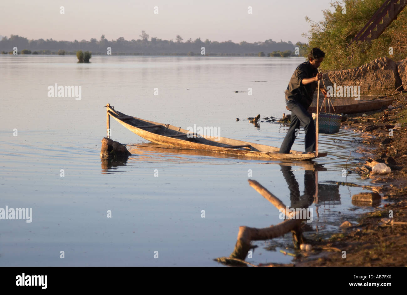 Disembark boat hi-res stock photography and images - Alamy