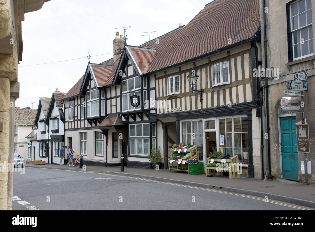 George and pilgrims inn hi-res stock photography and images - Alamy