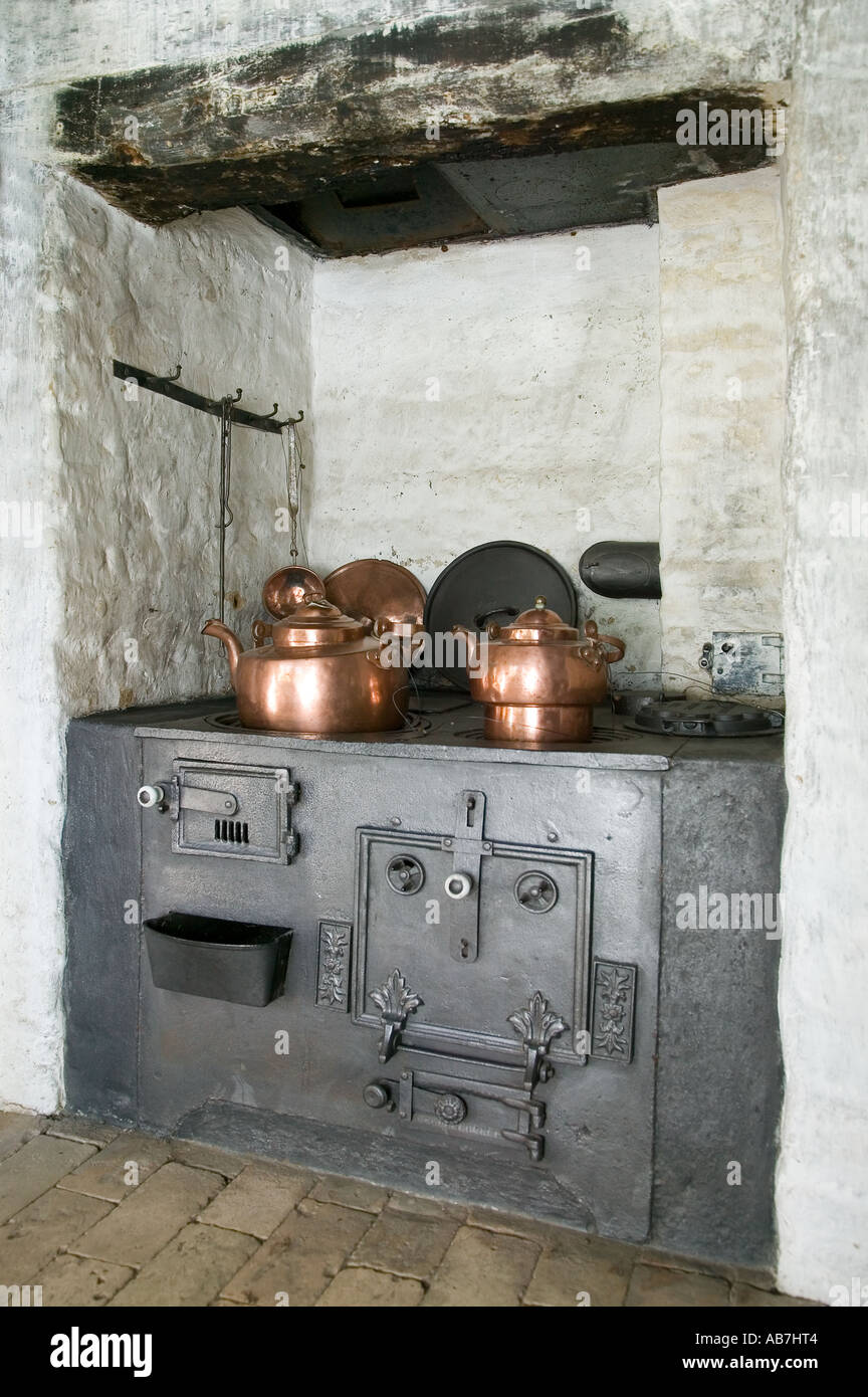 Old copper kitchen equipment hi-res stock photography and images - Alamy