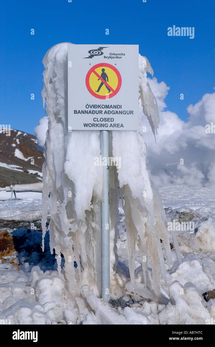 Closed working area sign Stock Photo - Alamy