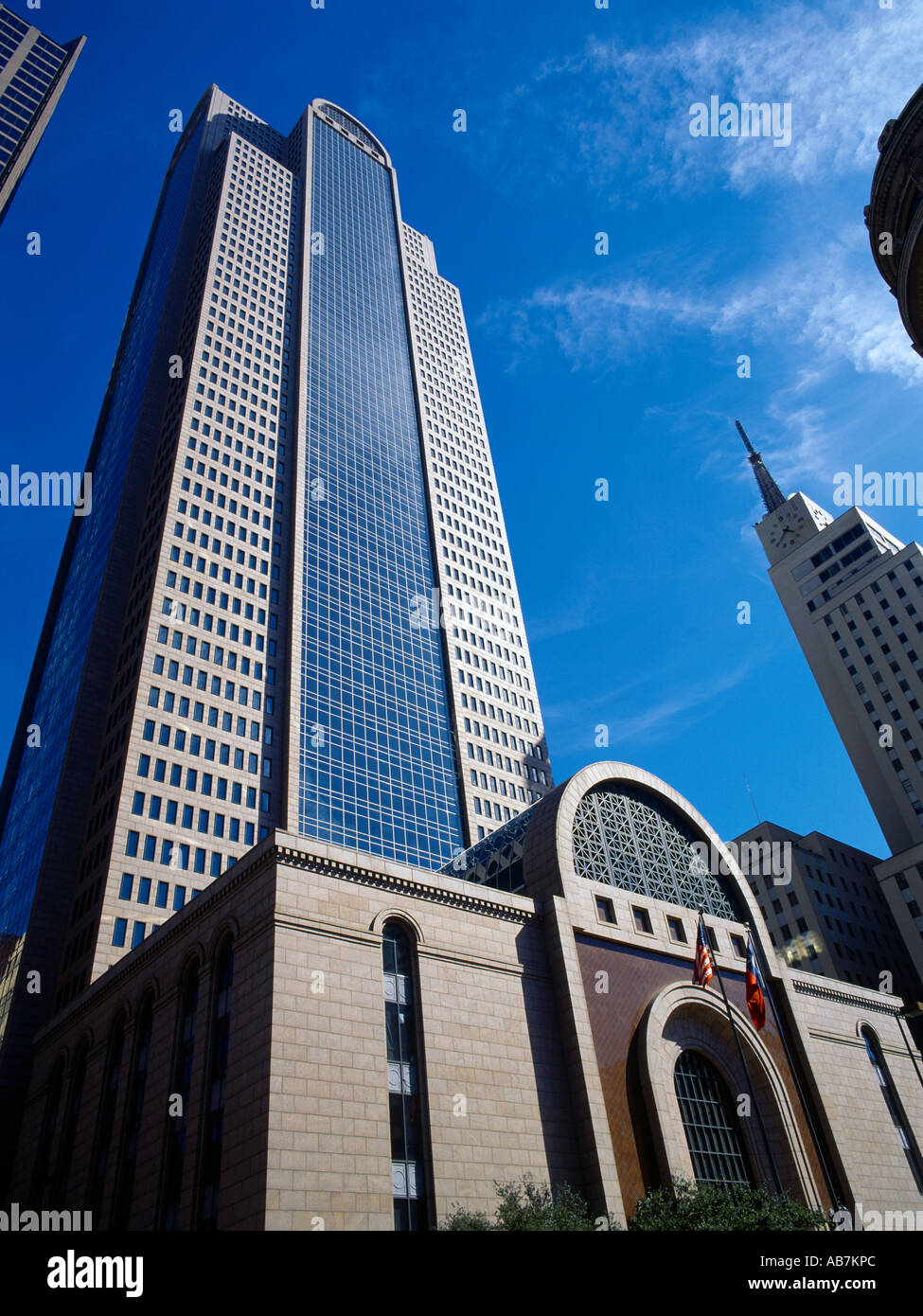 Dallas Texas USA Elm Street Bank One Tower Formerly Momentum Place ...