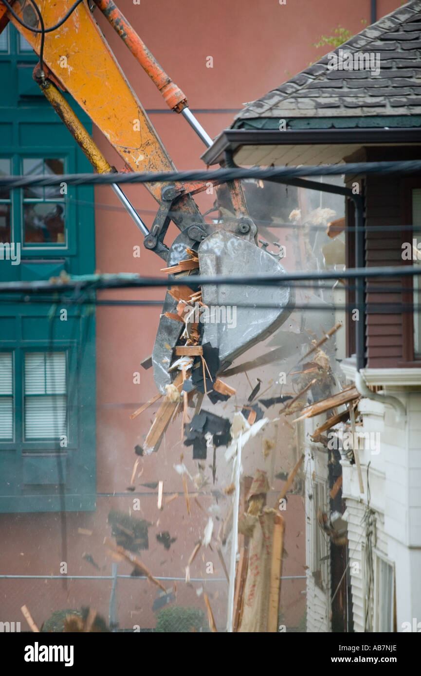 Demolishing a house Stock Photo - Alamy