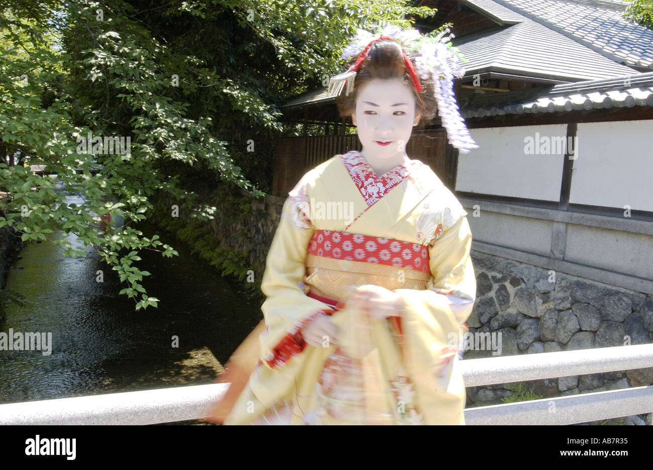 Geisha looking down hi-res stock photography and images - Alamy