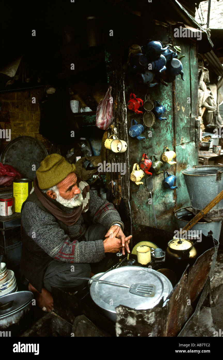 Chai stall pakistan hi-res stock photography and images - Alamy