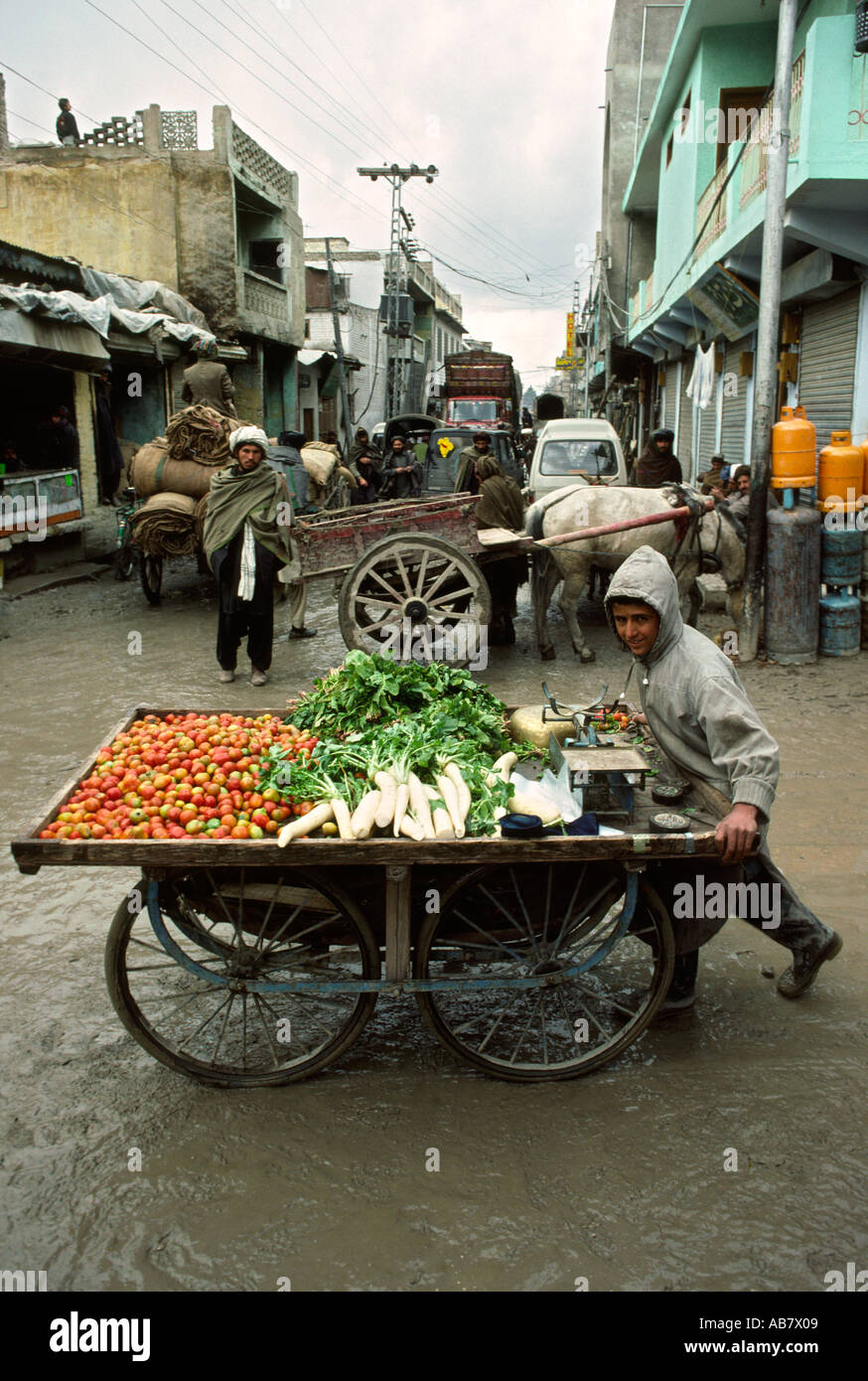 Cart work labour hi-res stock photography and images - Alamy