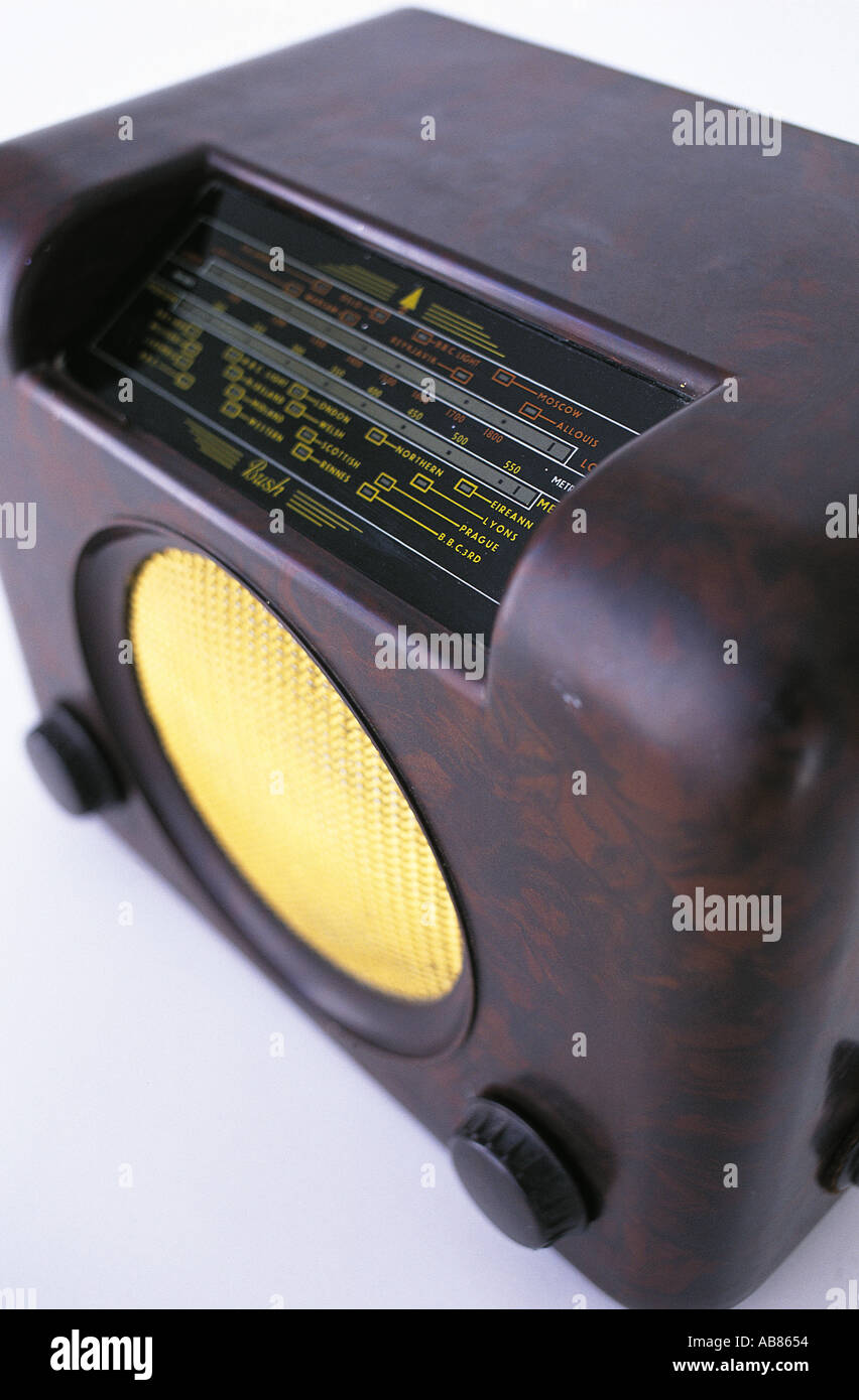 Antique radio cutout hi-res stock photography and images - Alamy