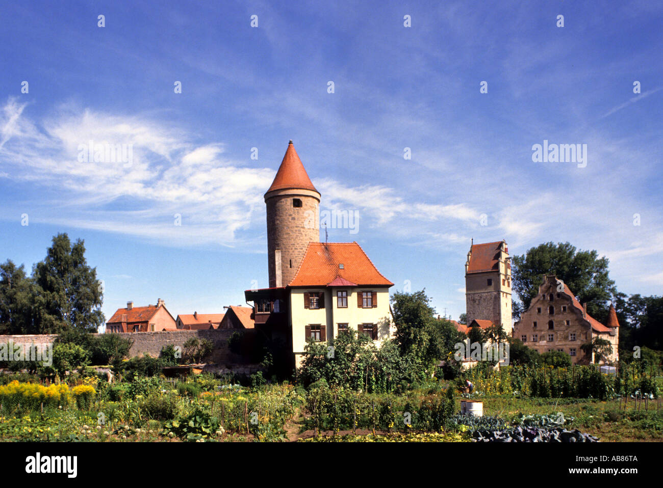 Middle ages architecture hi-res stock photography and images - Alamy