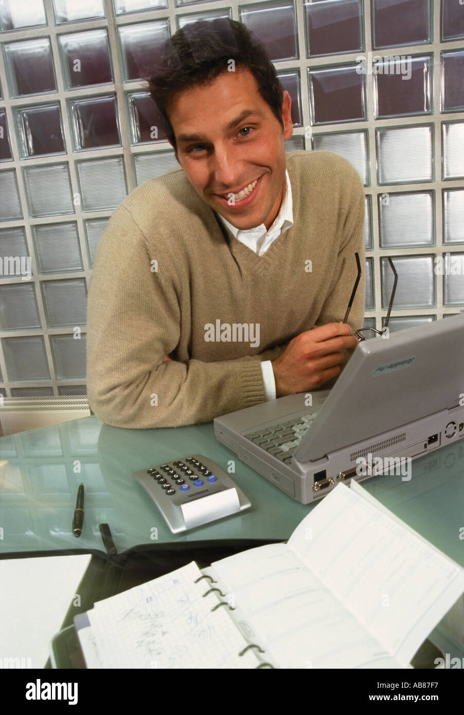 Smug man computer hi-res stock photography and images - Alamy