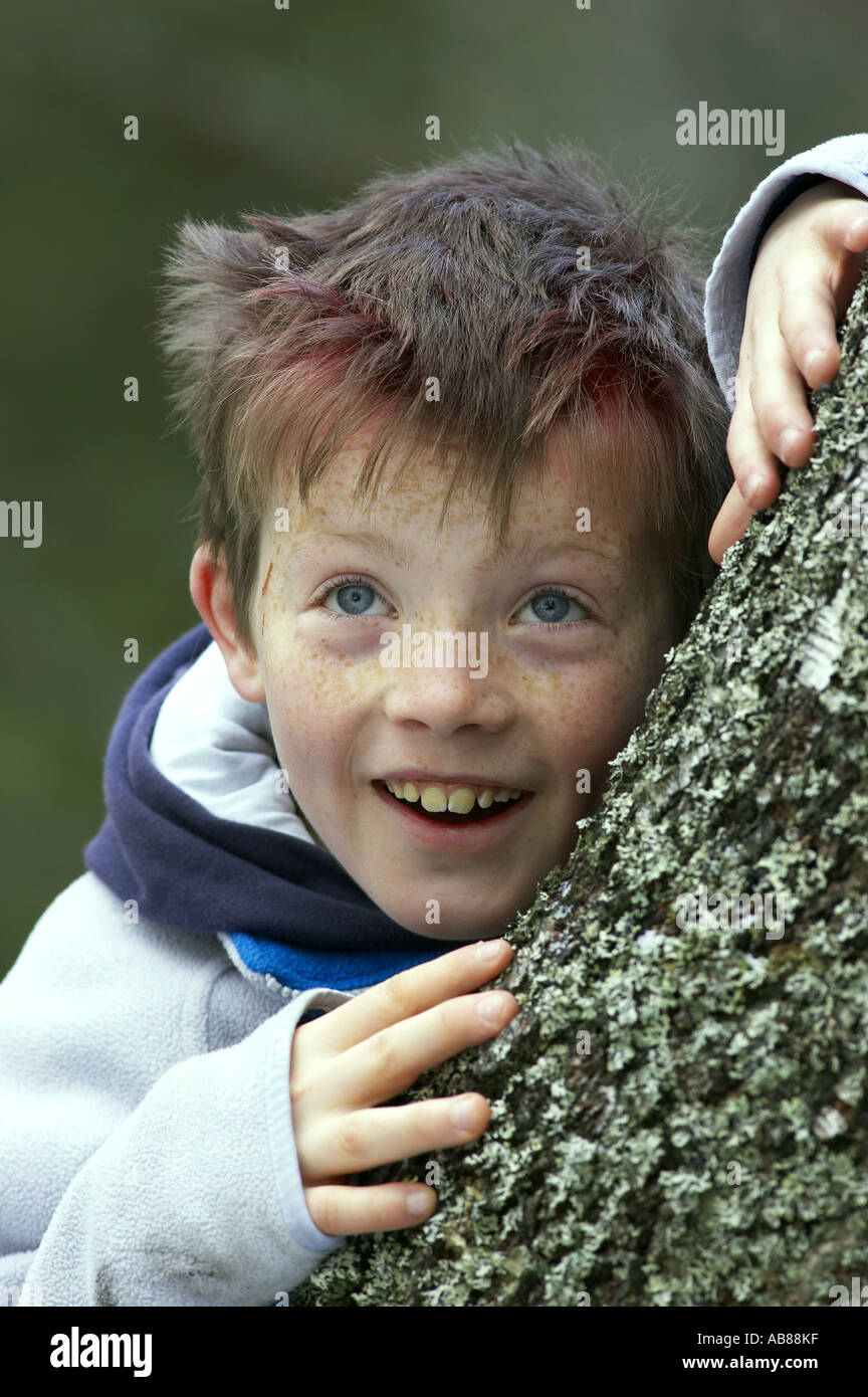 Children playing around tree hi-res stock photography and images - Alamy