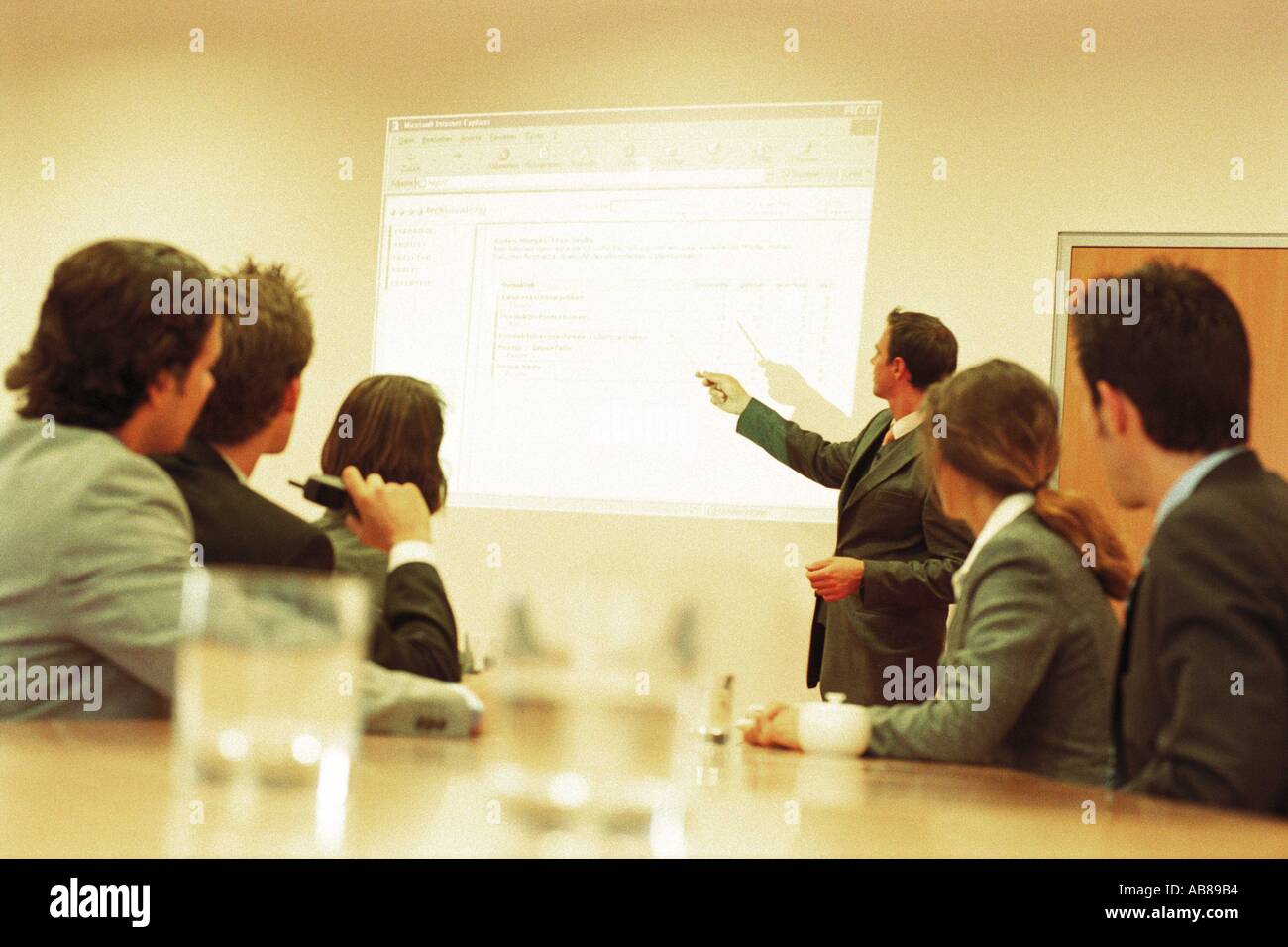 Businesspeople watch presentation hi-res stock photography and images ...
