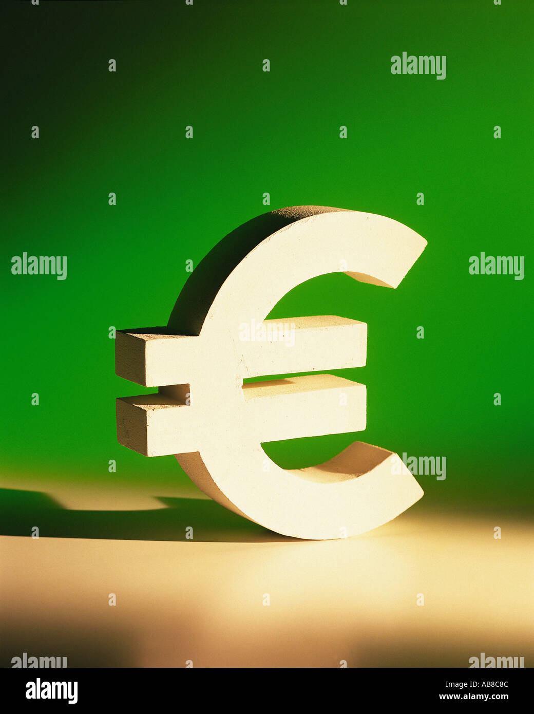 Euro symbol hi-res stock photography and images - Alamy