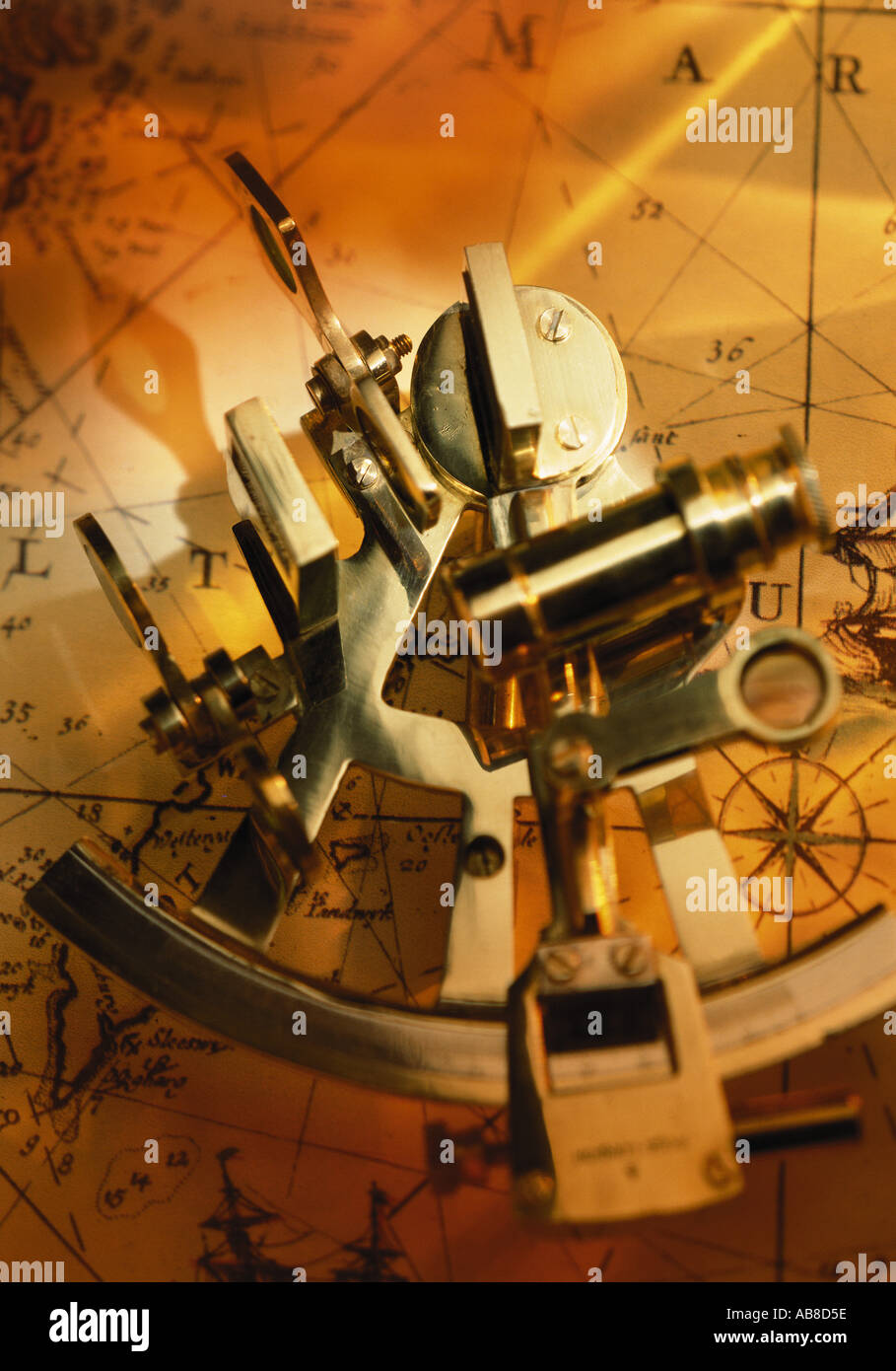 Vintage sextant hi-res stock photography and images - Alamy