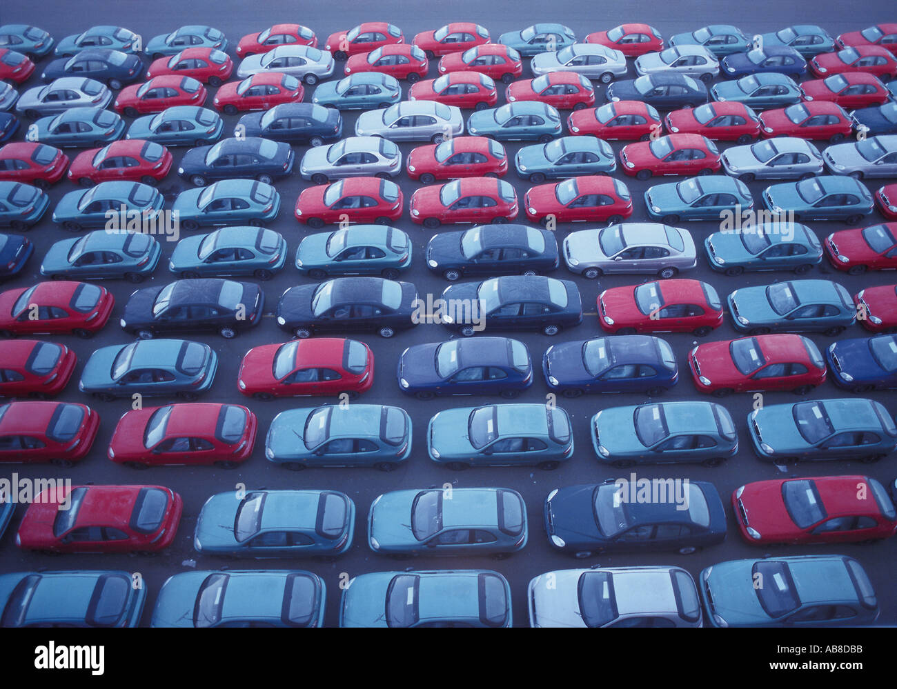 Car in a row hi-res stock photography and images - Alamy